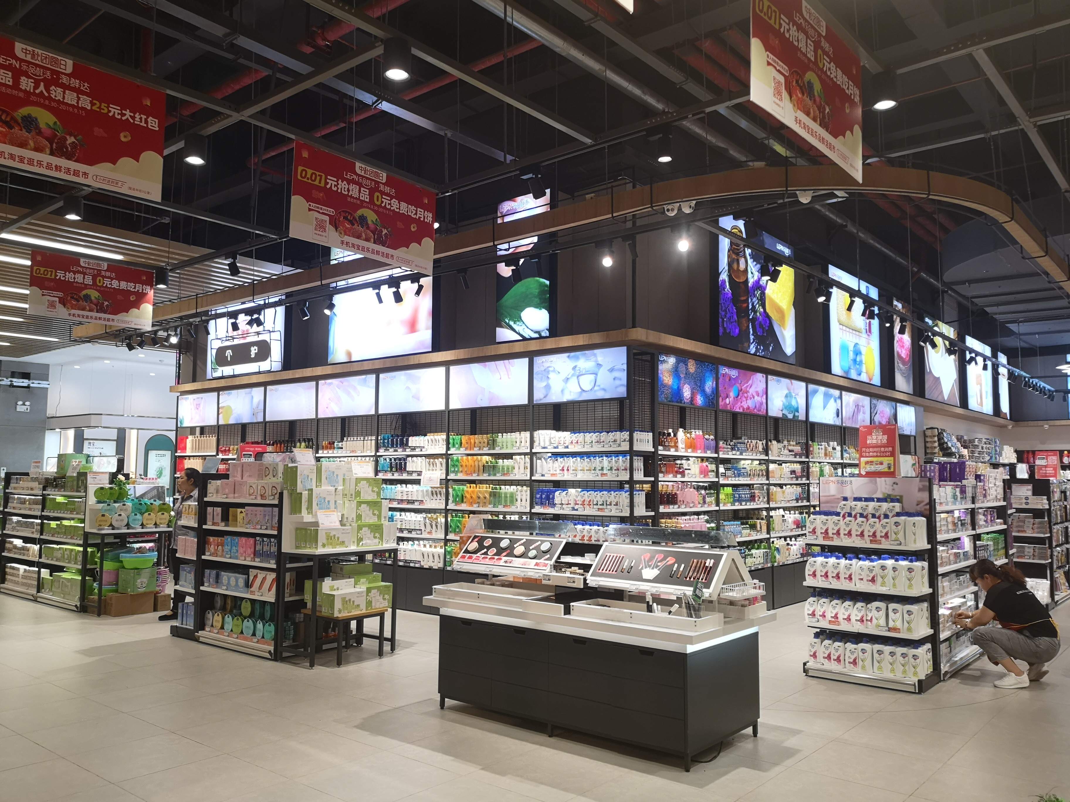 ODM customized cosmetics display counter