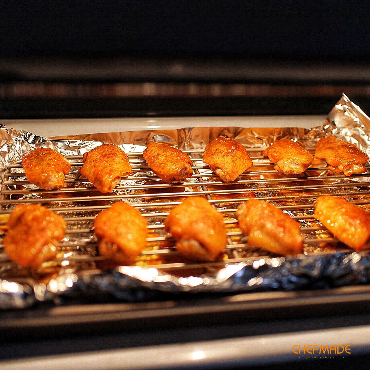 What is a Shallow Roasting Pan Used For?